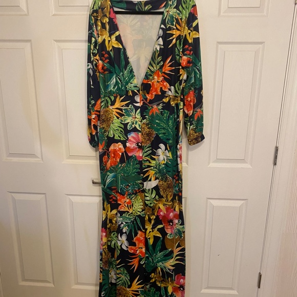 Dresses Sexy Plus Size Tropical Dress With Plunging Neckline And High